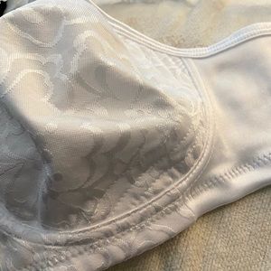 Playtex | Intimates & Sleepwear | Nwot Playtex 4745 White Pretty ...
